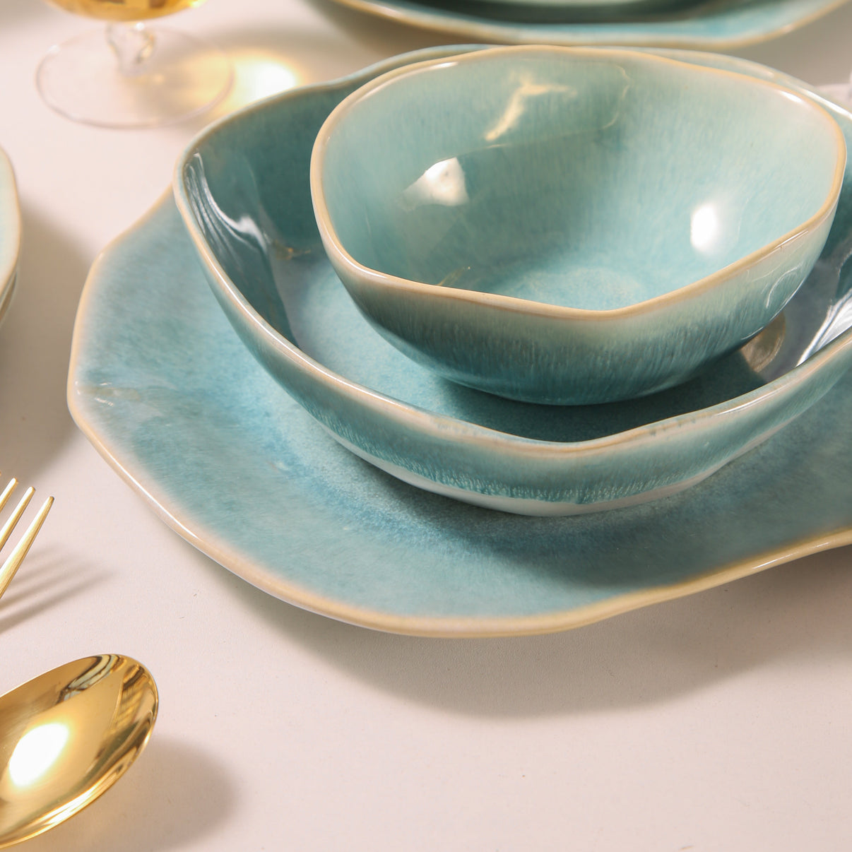 Aqua Blue 16-Piece Organic Dinnerware Set – DECOSIGNATURE